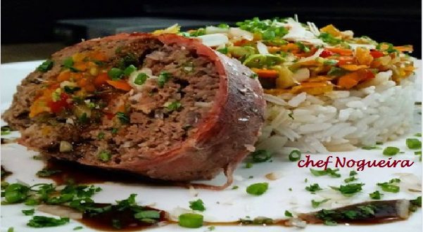 Rocambole de carne moída recheado