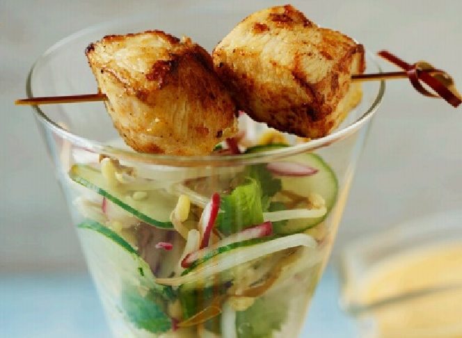 SATAY DE FRANGO:-Com Saladinha Oriental. Como Entrada ou Aperitivo!